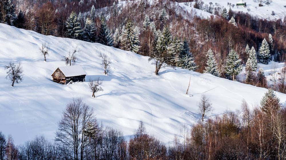 Cele mai frumoase 10 cabane si pensiuni autentice de Craciun in Romania